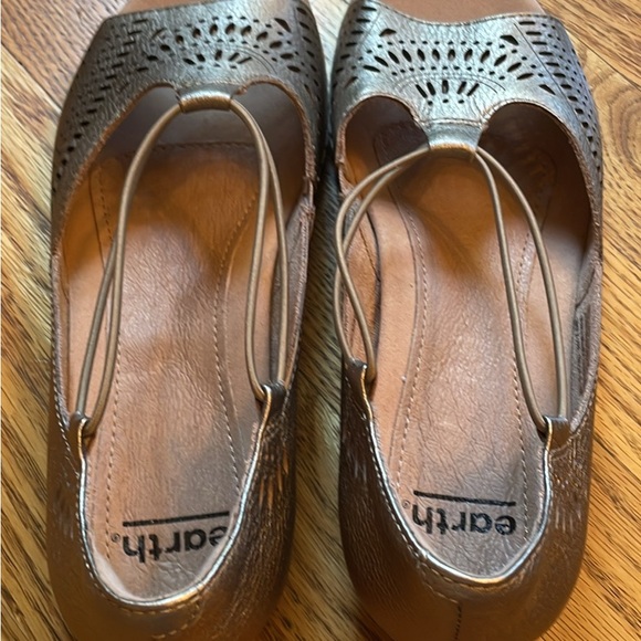 Earth | Shoes | Earth Womens Metallic Cutout Sandals | Poshmark